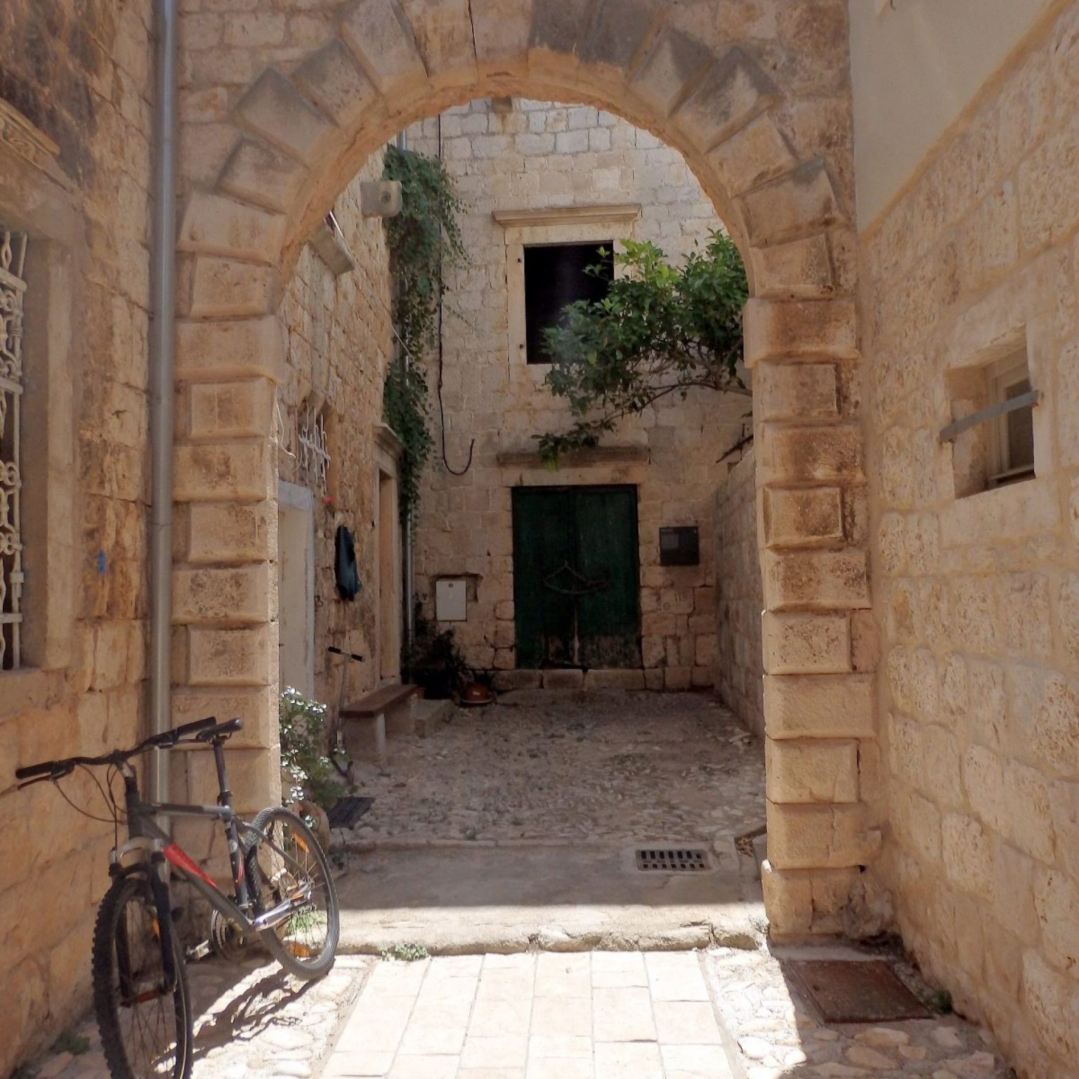 Farolfi Tower - Vis Tourist Board - official site