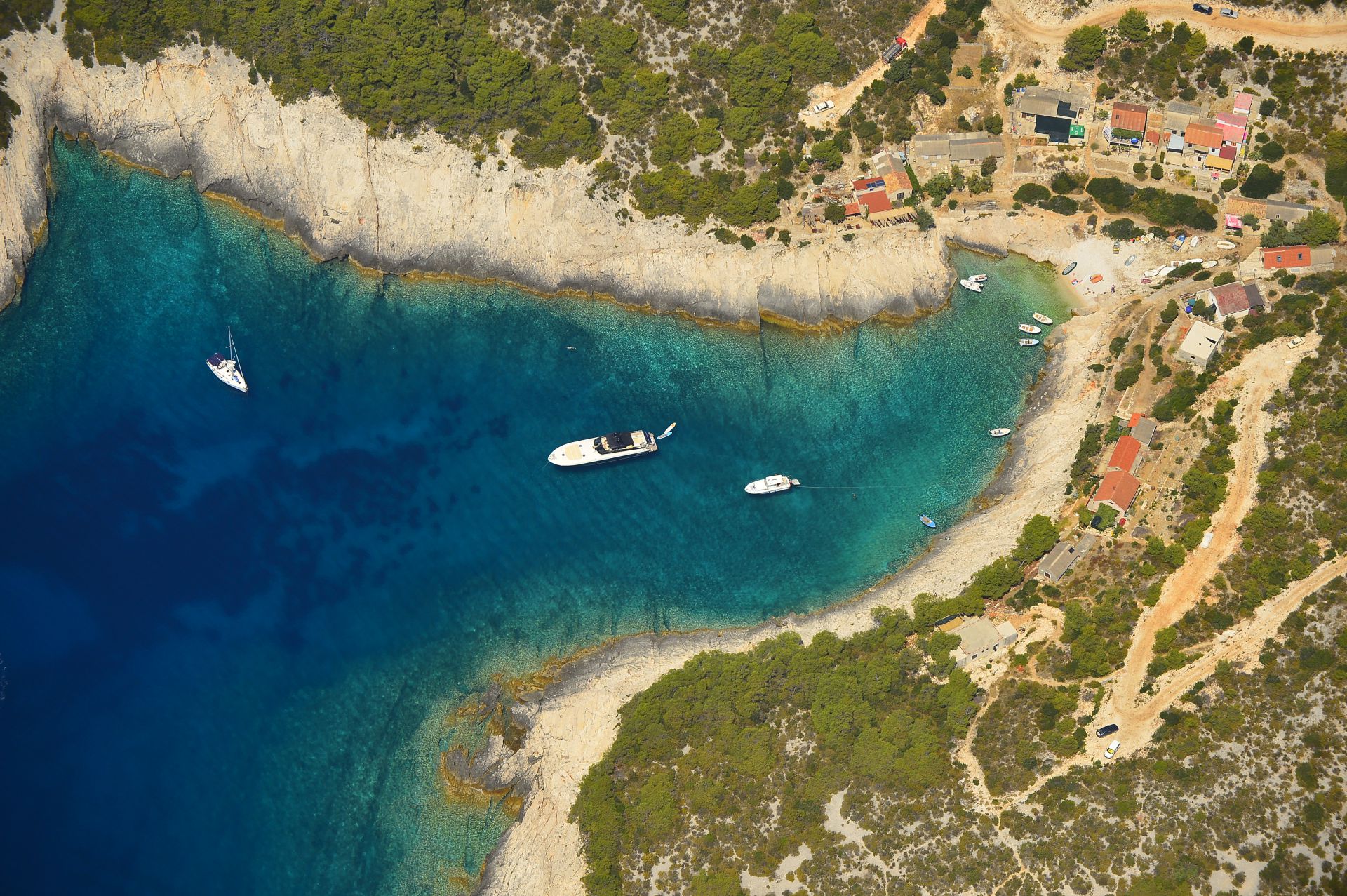 Mala Travna - Vis Tourist Board - official site